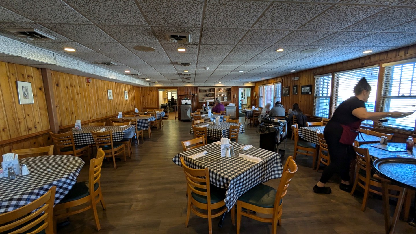 Mrs. Rowe’s Family Restaurant and Bakery – Jim's Dining Guides